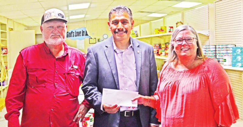 Local food pantry receives donation from Oncor | Groesbeck Journal